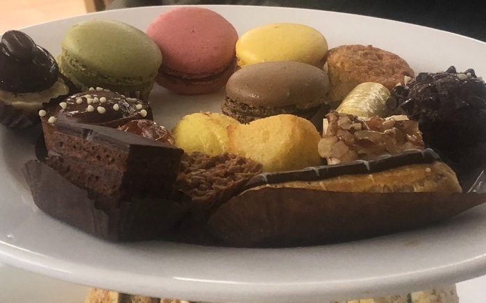 Macaron Tea